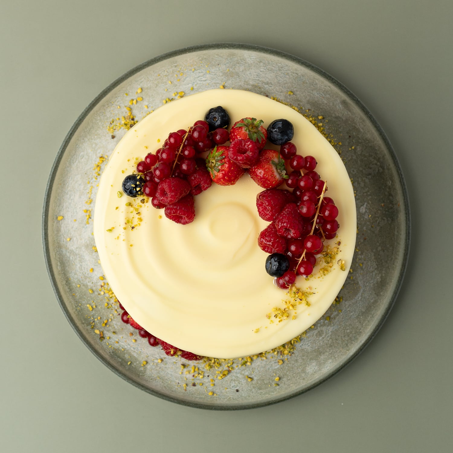 Tort mousse cu fructe de pădure - Bucate pe Roate