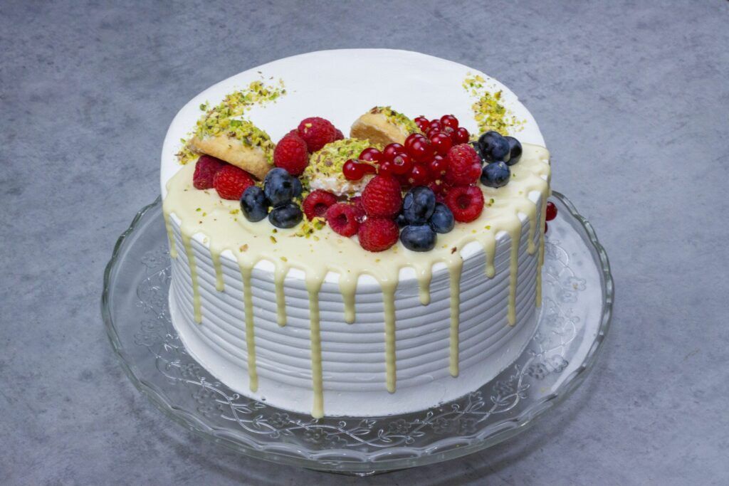 Tort mousse cu fructe de pădure 1.5kg - Revelion - Bucate pe Roate