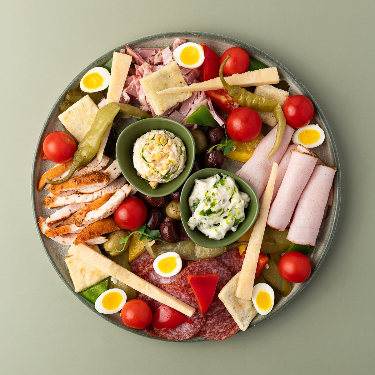 Platou de mezeluri fine asortate - Bucate pe Roate